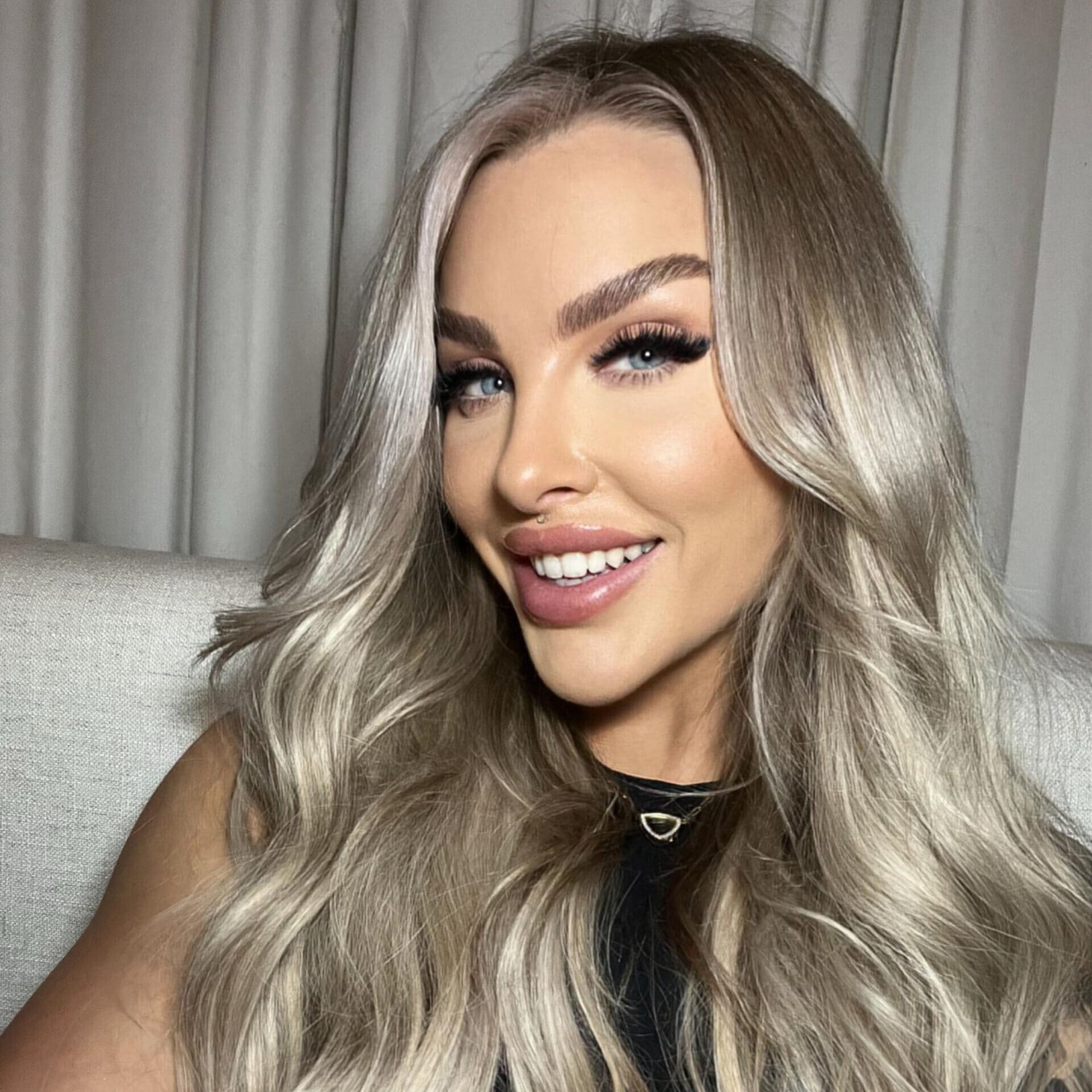 ELLIE THOMAS - Jessica Zweig